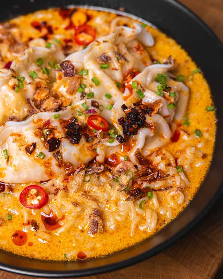 Chilli Oil Red Curry Wonton Ramen Made in One Pot